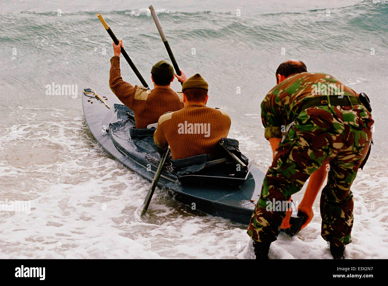 Wood and canvas canoe hi-res stock photography and images - Alamy