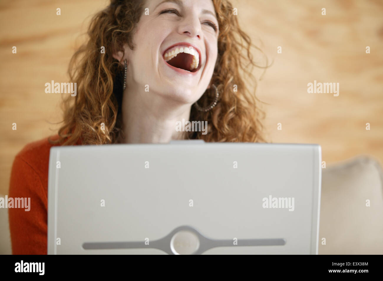 Women laughing laptop hi-res stock photography and images - Alamy