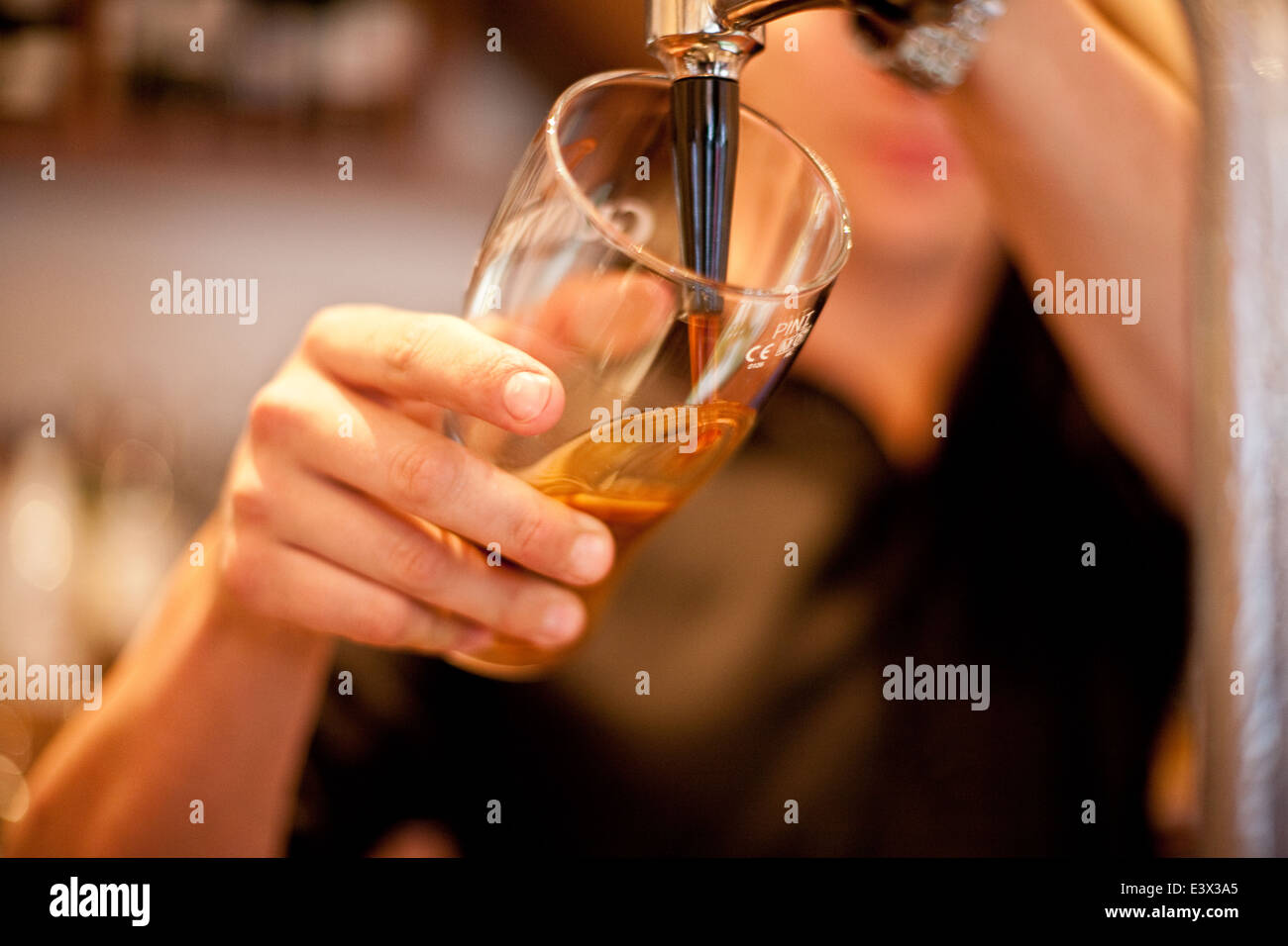Draft beer being poured into a pint glass Stock Photo - Alamy
