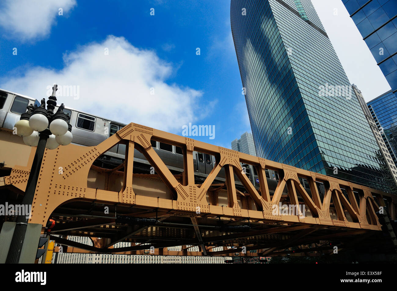Chicago "L" train bridge crossing Wacker Drive Stock Photo - Alamy