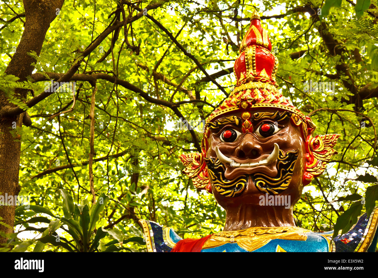 Giant gold face hi-res stock photography and images - Alamy
