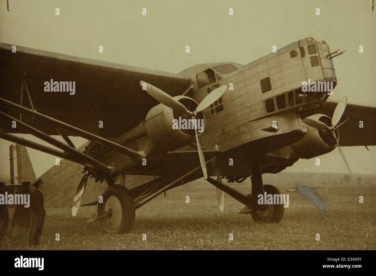 The Farman F-222 was a French twin-engine bomber used during the early ...