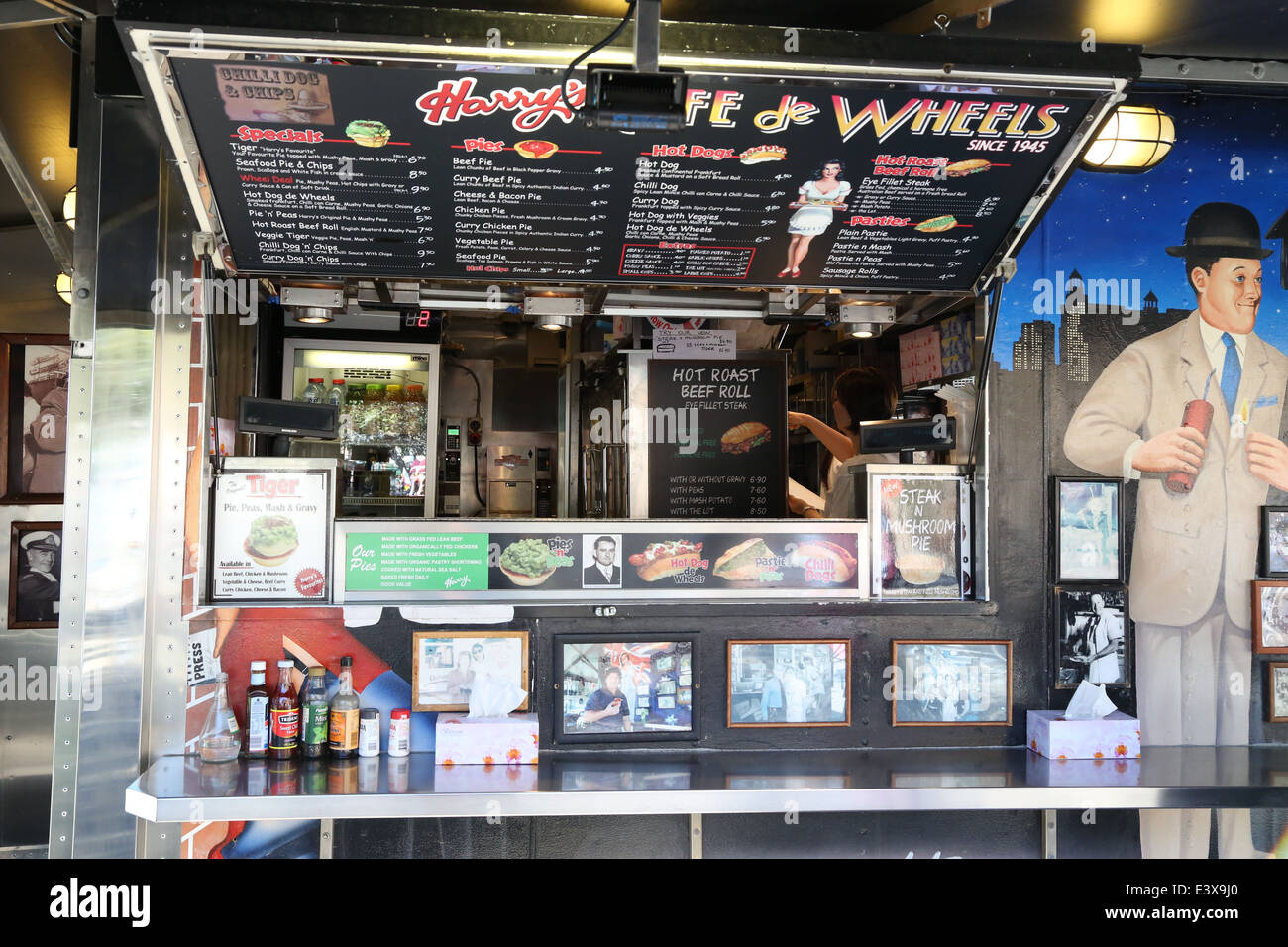 Sydney and harry's cafe and wharf hi-res stock photography and images ...