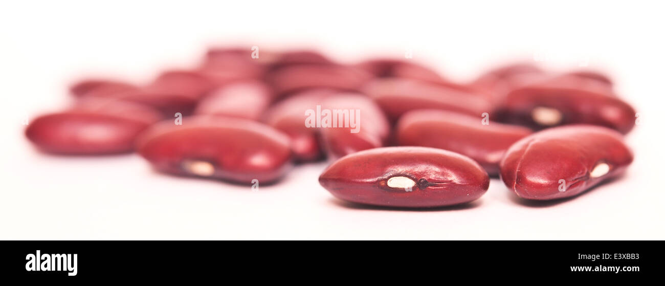 red kidney beans isolated on white background Stock Photo - Alamy