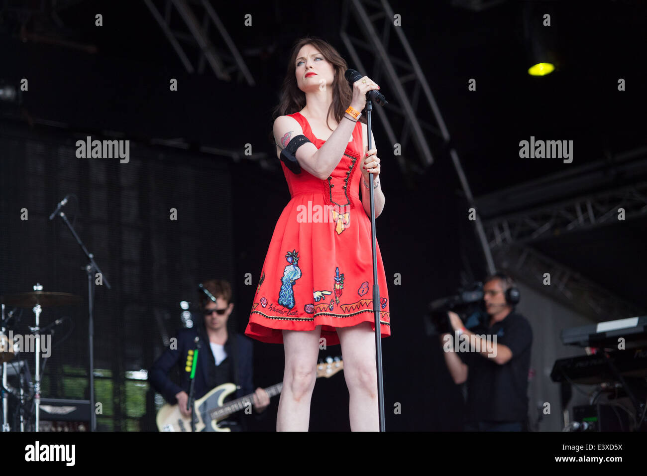 Famous female singers hi-res stock photography and images - Alamy