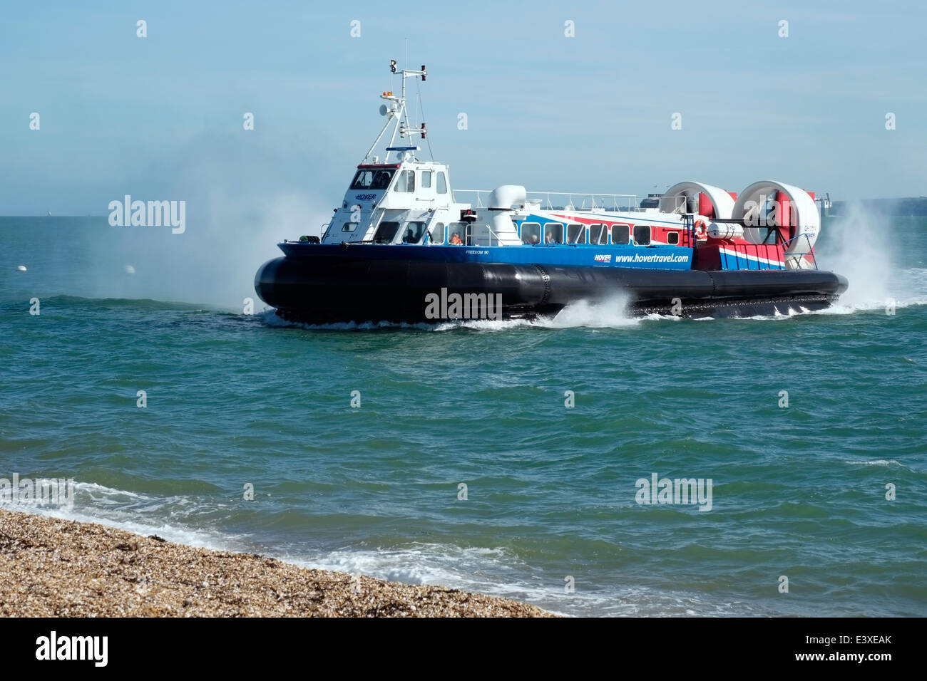 hovertravel hovercraft arriving in southsea portsmouth from the isle of ...