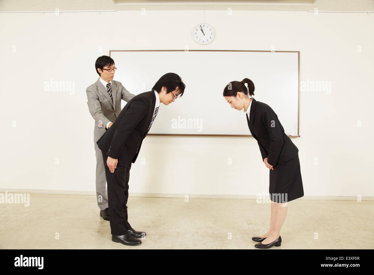 Japanese bowing hi-res stock photography and images - Alamy