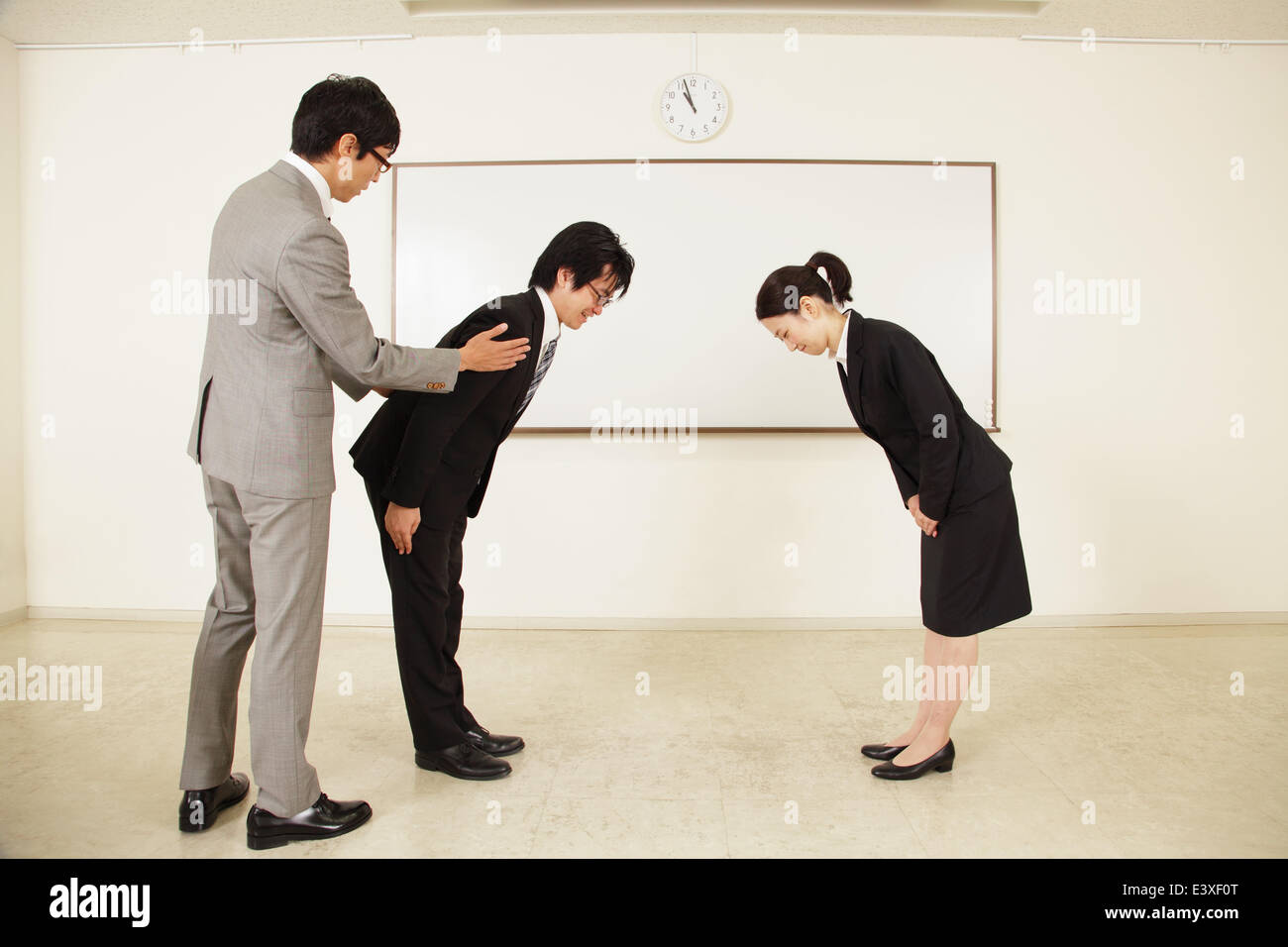 Japanese People Bowing High Resolution Stock Photography and Images - Alamy