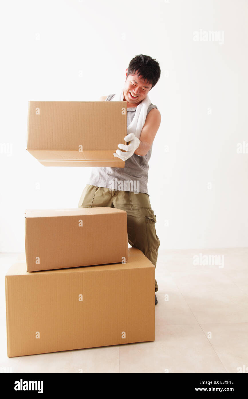 Japanese man with heavy boxes Stock Photo - Alamy