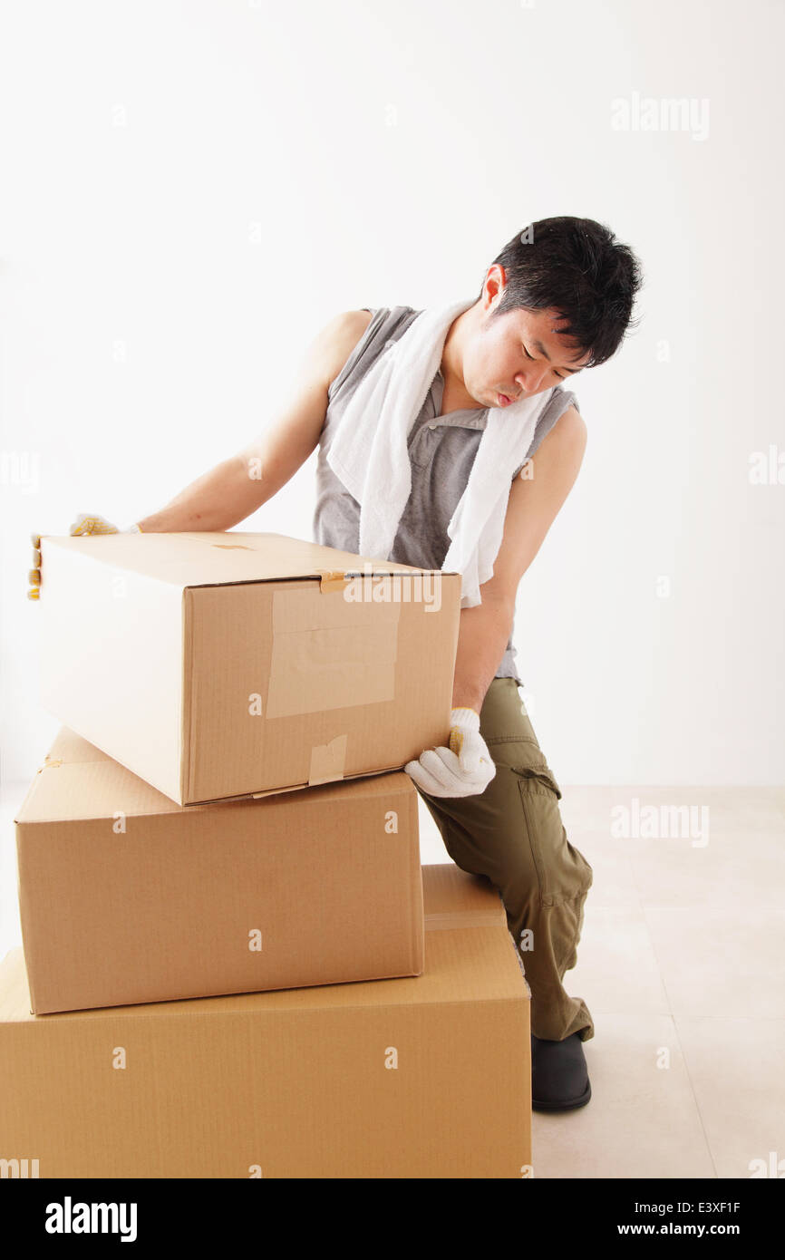 Japanese man with heavy boxes Stock Photo - Alamy