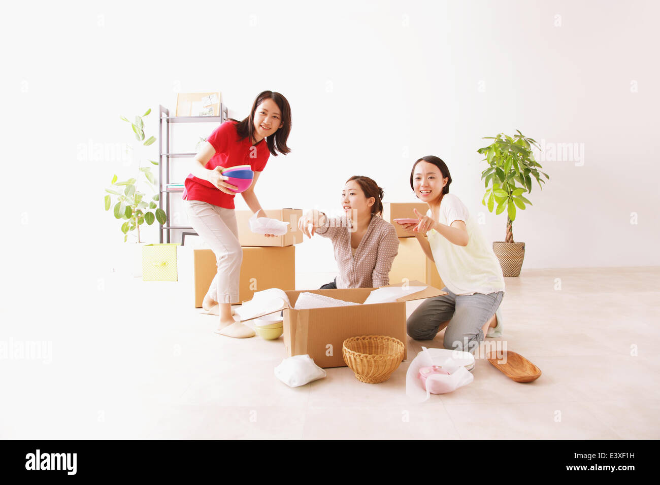 House boarding up woman hi-res stock photography and images - Alamy