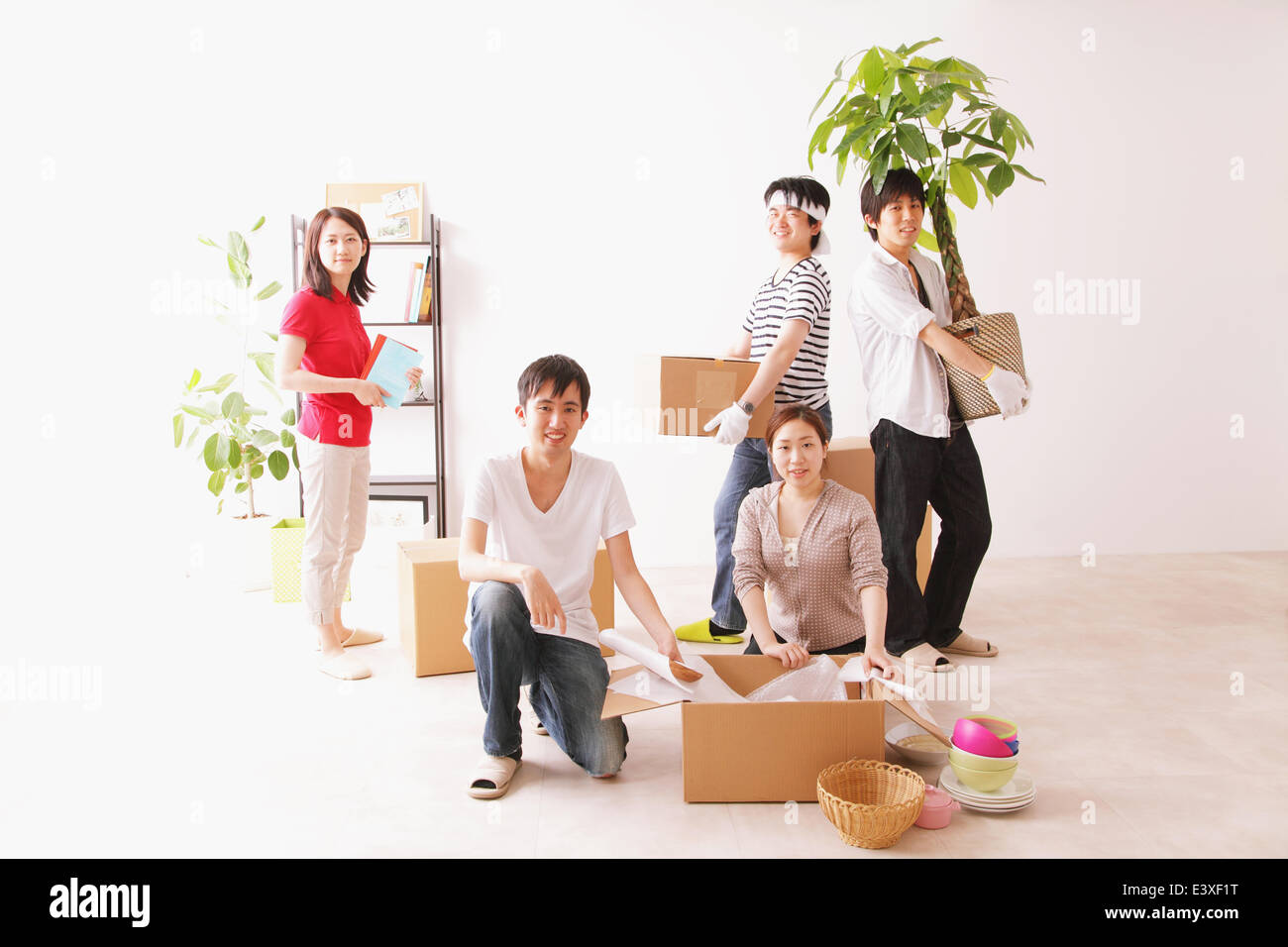House boarding up woman hi-res stock photography and images - Alamy