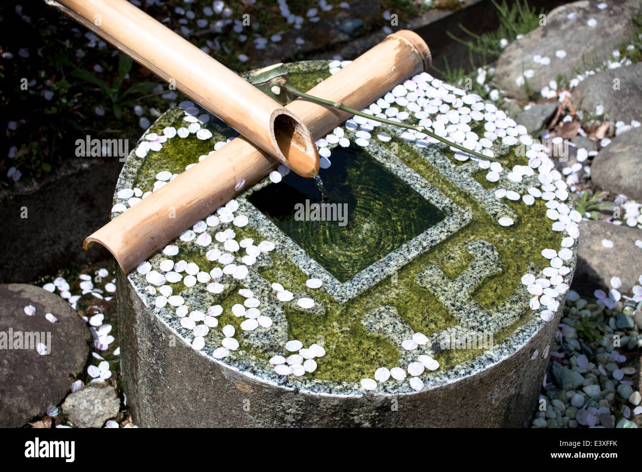 Japanese washbasin hi-res stock photography and images - Alamy