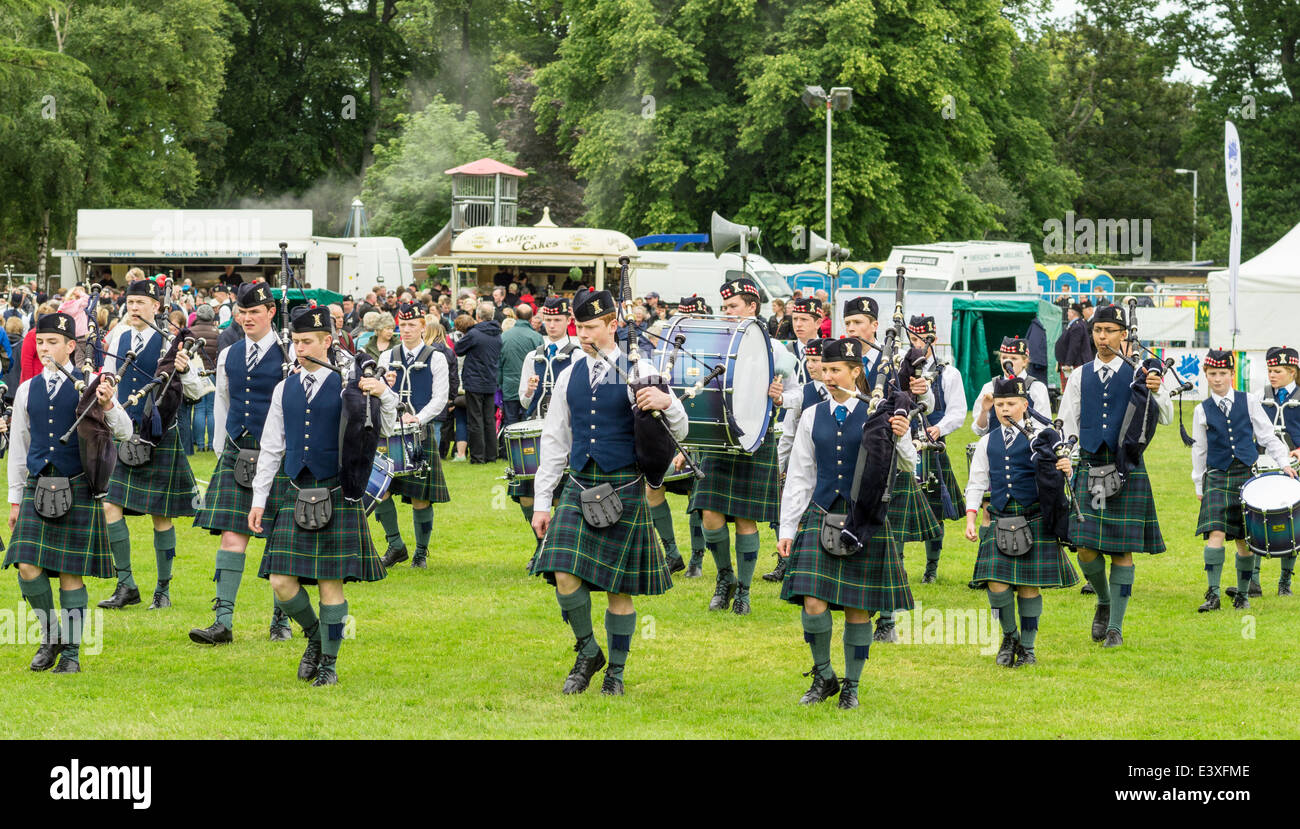 Scottish pipe band hi-res stock photography and images - Alamy