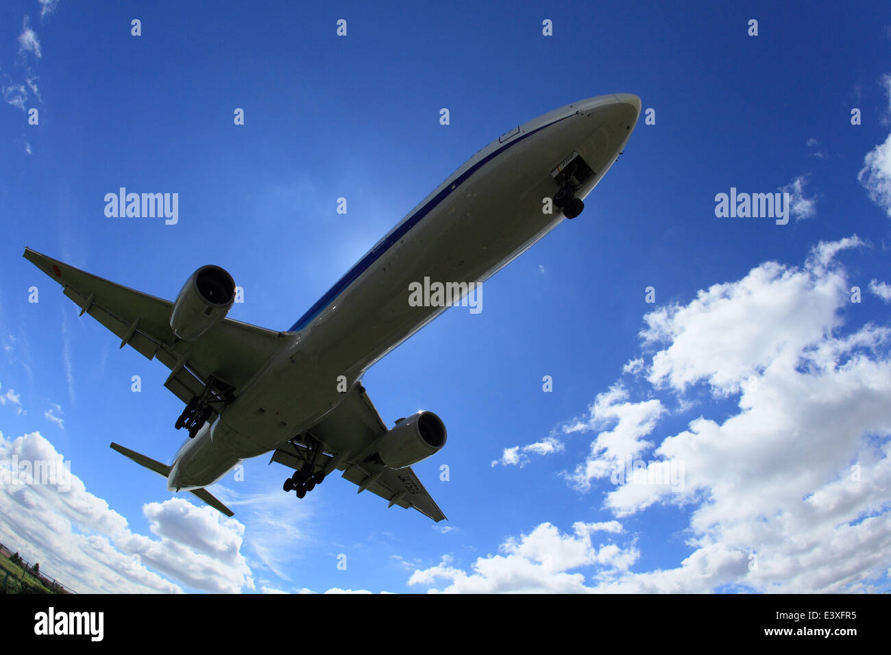 Airplane dynamic hi-res stock photography and images - Alamy