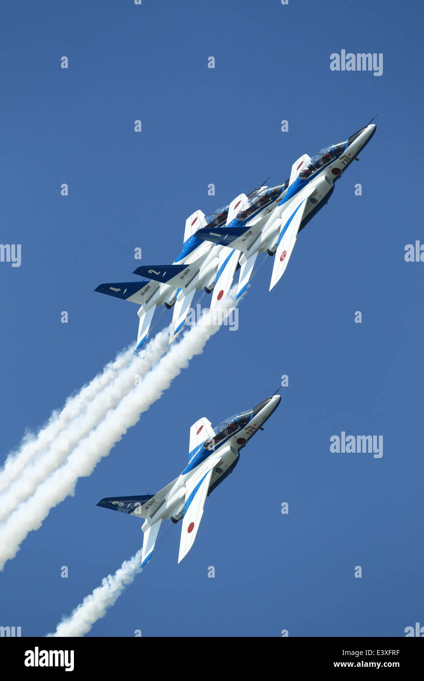 Acrobat flight hi-res stock photography and images - Alamy