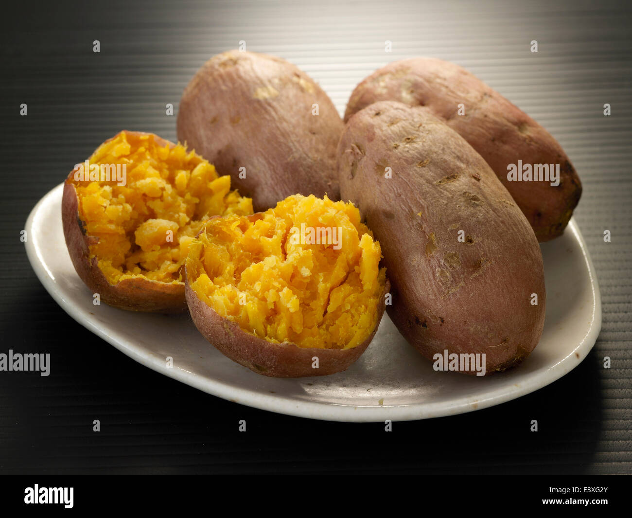 Rounded potato hi-res stock photography and images - Alamy