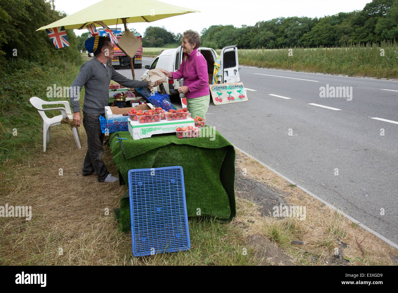 Woman selling fruit roadside stall hi-res stock photography and images ...