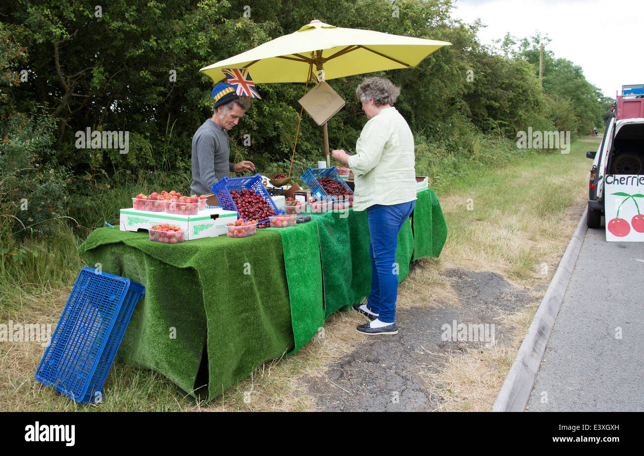 Woman selling fruit roadside stall hi-res stock photography and images ...