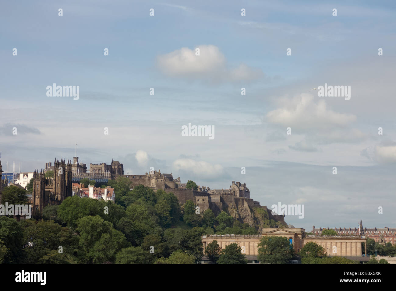Blue sky over Edinburgh Castle, the Scottish National Gallery, old town ...
