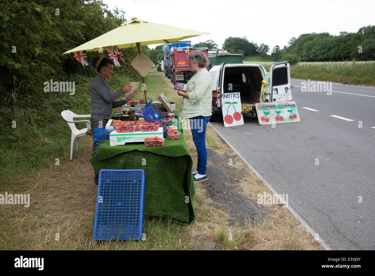Woman selling fruit roadside stall hi-res stock photography and images ...