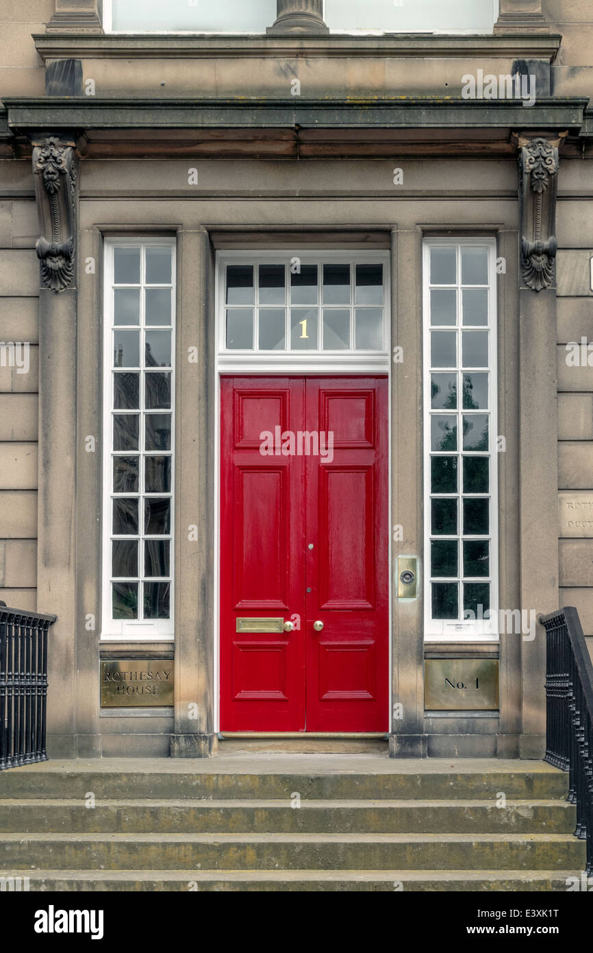 Red door of a Georgian house in Edinburgh's New Town Stock Photo - Alamy