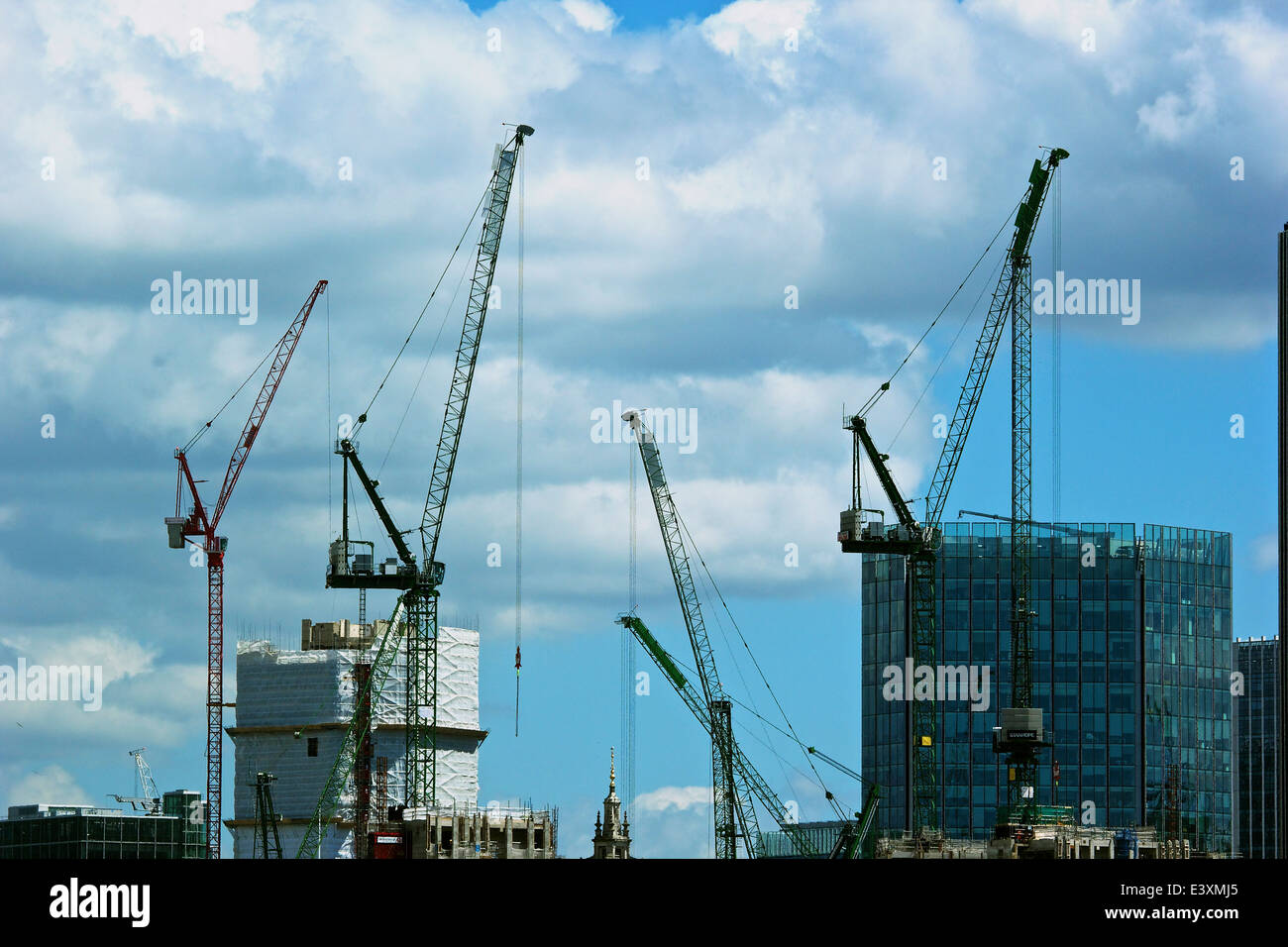 Construction cranes on construction sites hi-res stock photography and ...