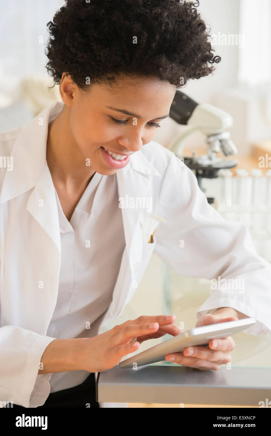 African scientist black hi-res stock photography and images - Alamy