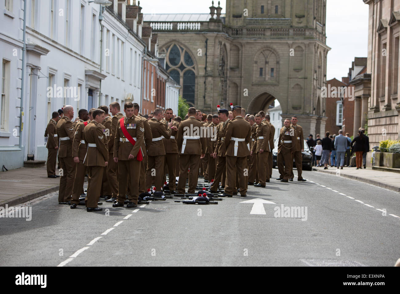 British army Soldiers preparing for a Parade Stock Photo - Alamy