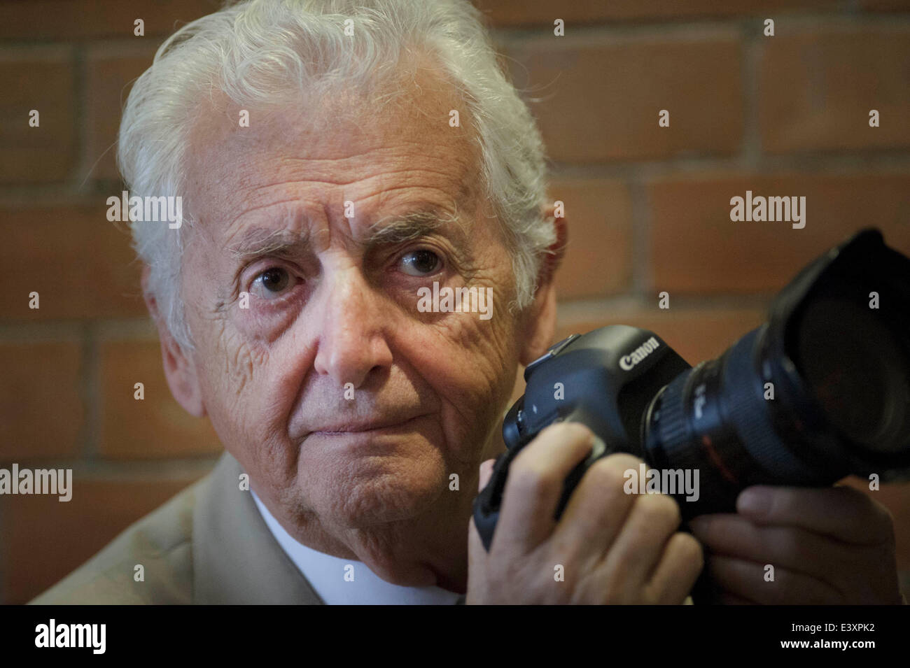 Harry Benson High Resolution Stock Photography and Images - Alamy