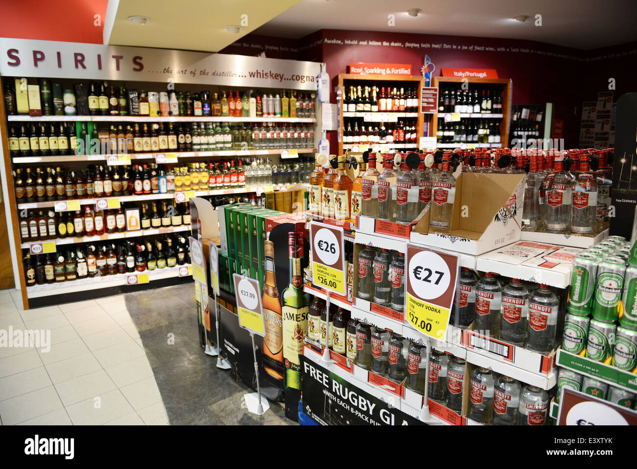 Underage alcohol shop hi-res stock photography and images - Alamy