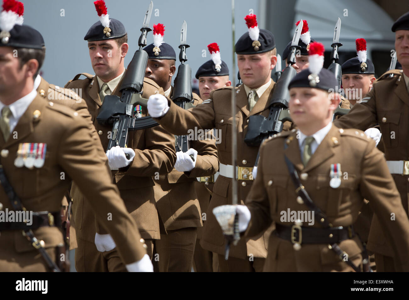 Royal Regiment of Fusiliers, marching through Warwick Stock Photo - Alamy