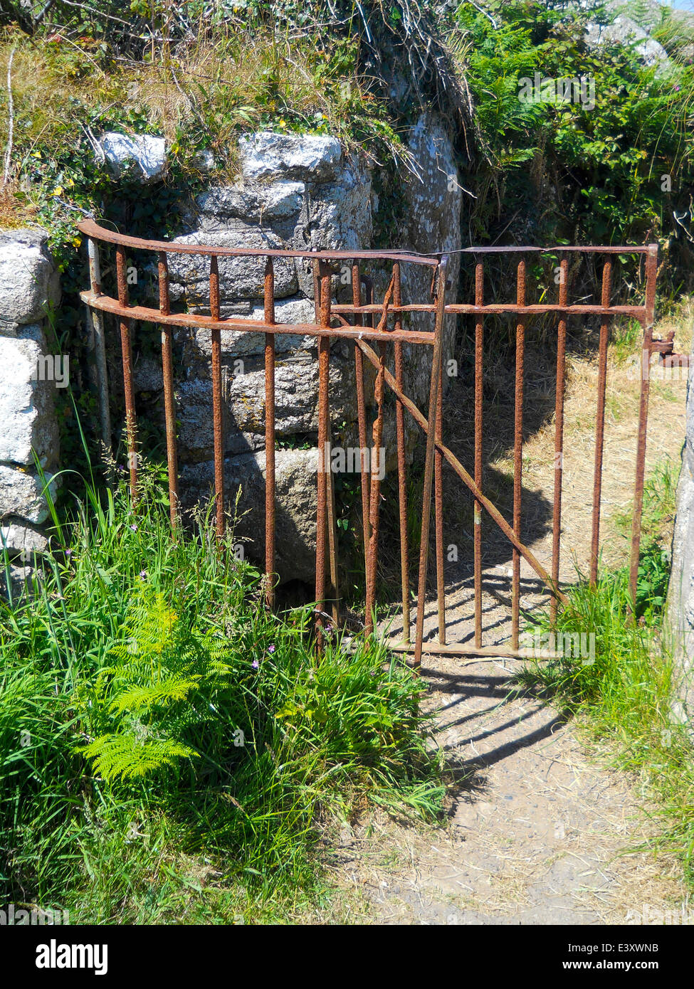 Swing gate hi-res stock photography and images - Alamy