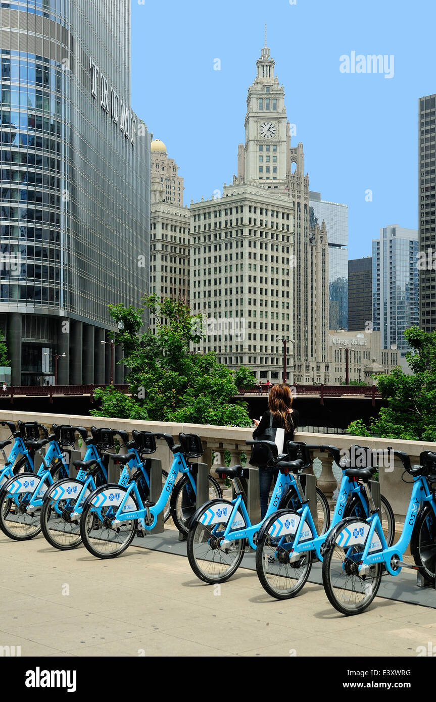 Chicago DIVY bicycle rental station at N. State Street Bridge with ...