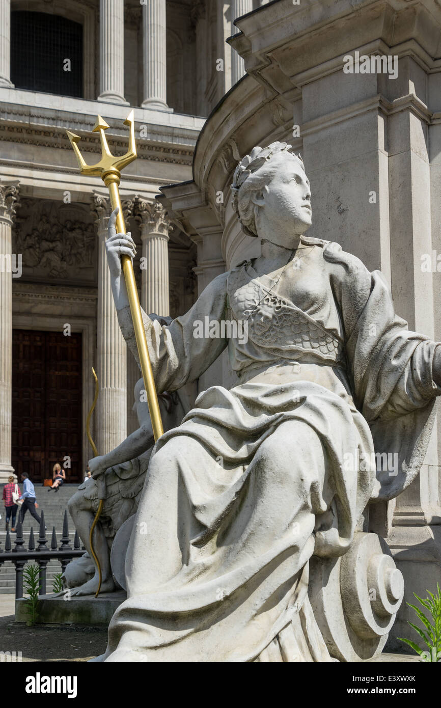 Statue outside st pauls cathedral hi-res stock photography and images ...
