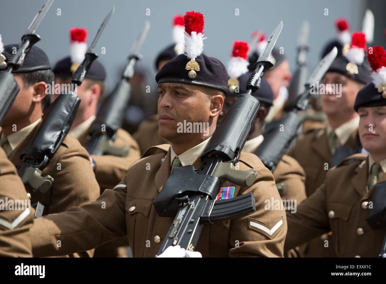 Royal Regiment of Fusiliers, marching through Warwick Stock Photo - Alamy