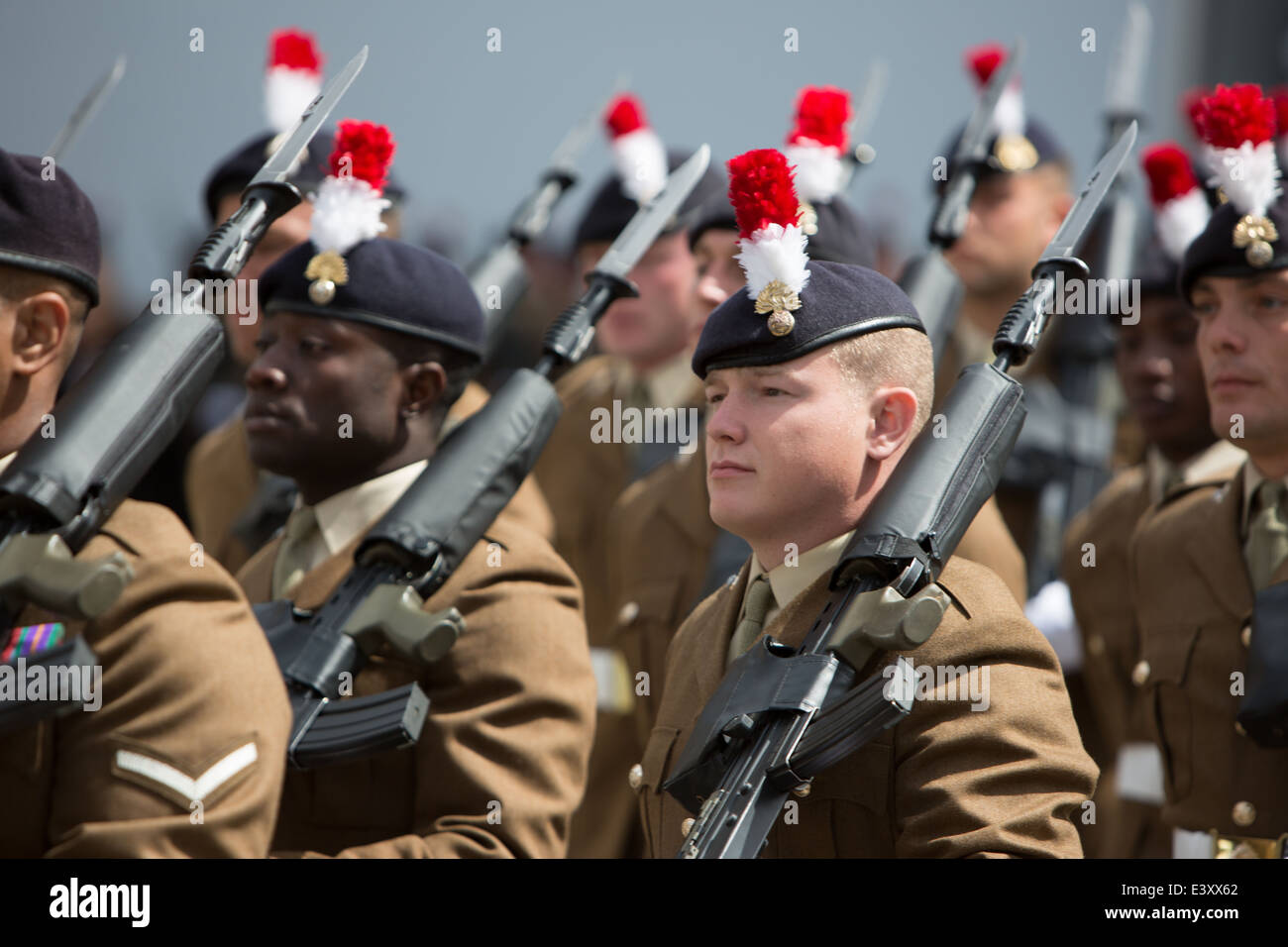 Royal Regiment of Fusiliers, marching through Warwick Stock Photo - Alamy