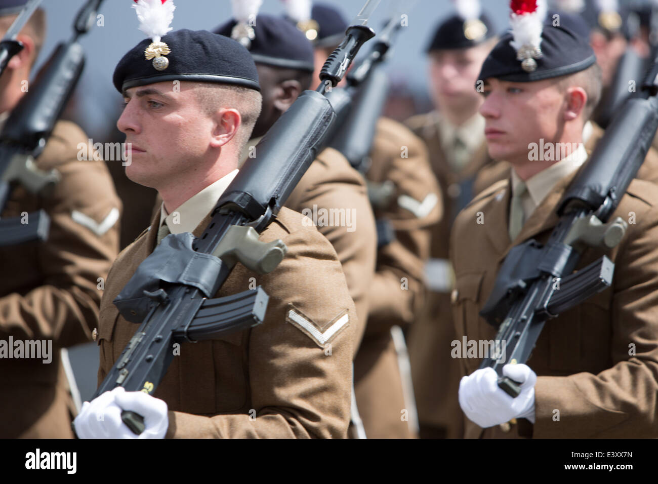 Royal Regiment of Fusiliers, marching through Warwick Stock Photo - Alamy