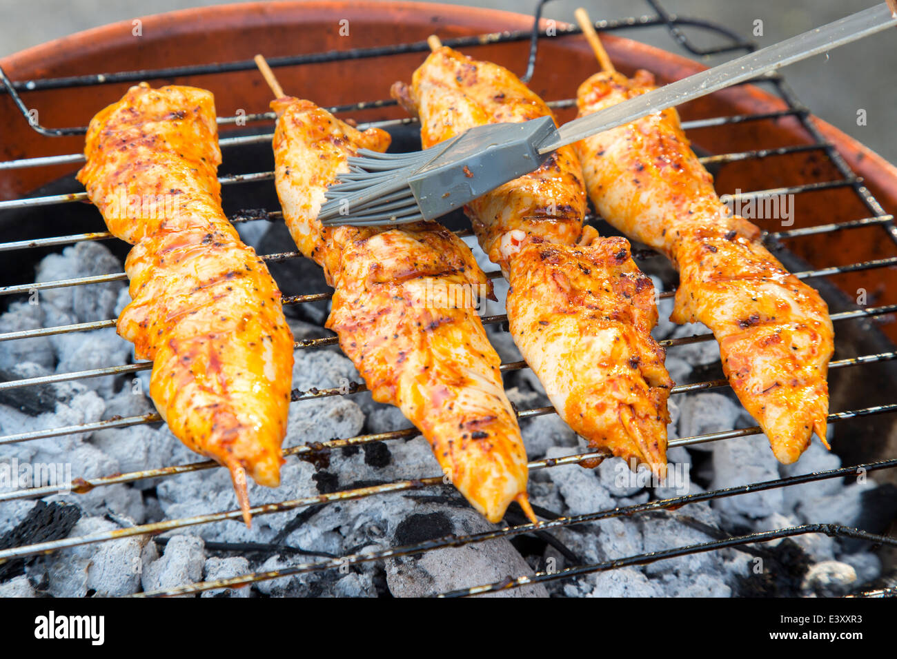 Garden bbq chicken hi-res stock photography and images - Alamy