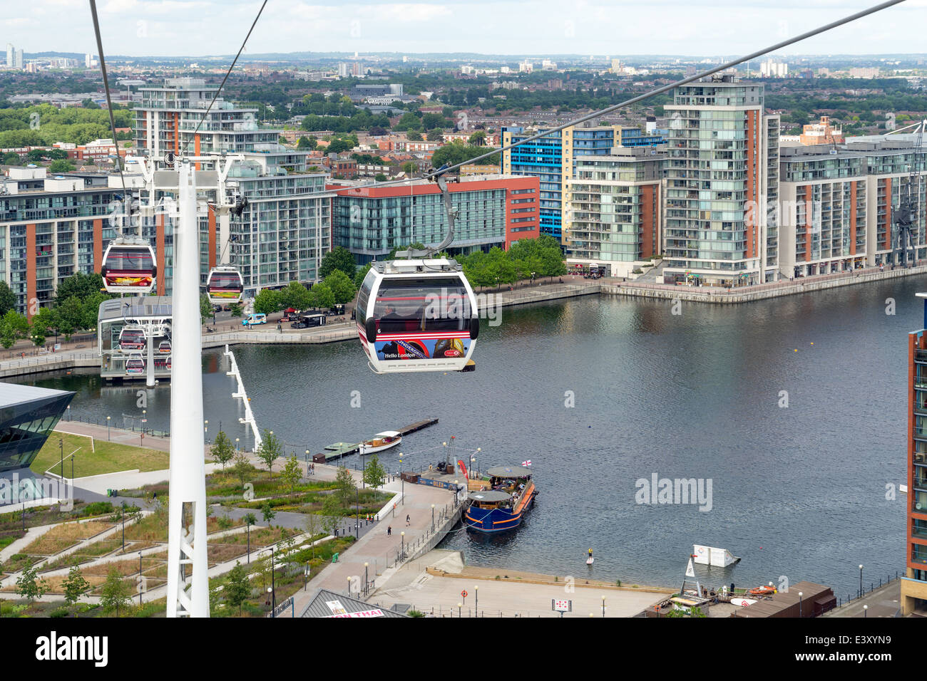 View of the London cable car over the River Thames Stock Photo - Alamy