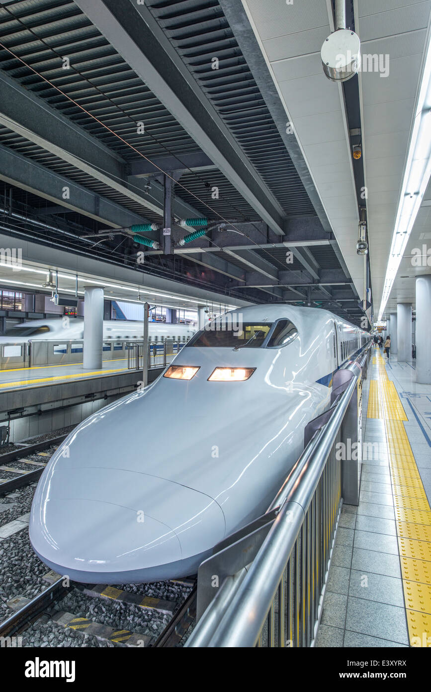 High speed trains in station, Tokyo, Japan Stock Photo - Alamy