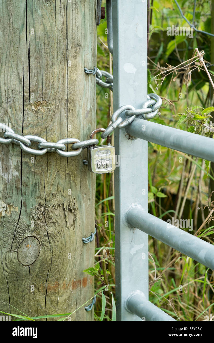 Galvanized metal gates hi-res stock photography and images - Alamy