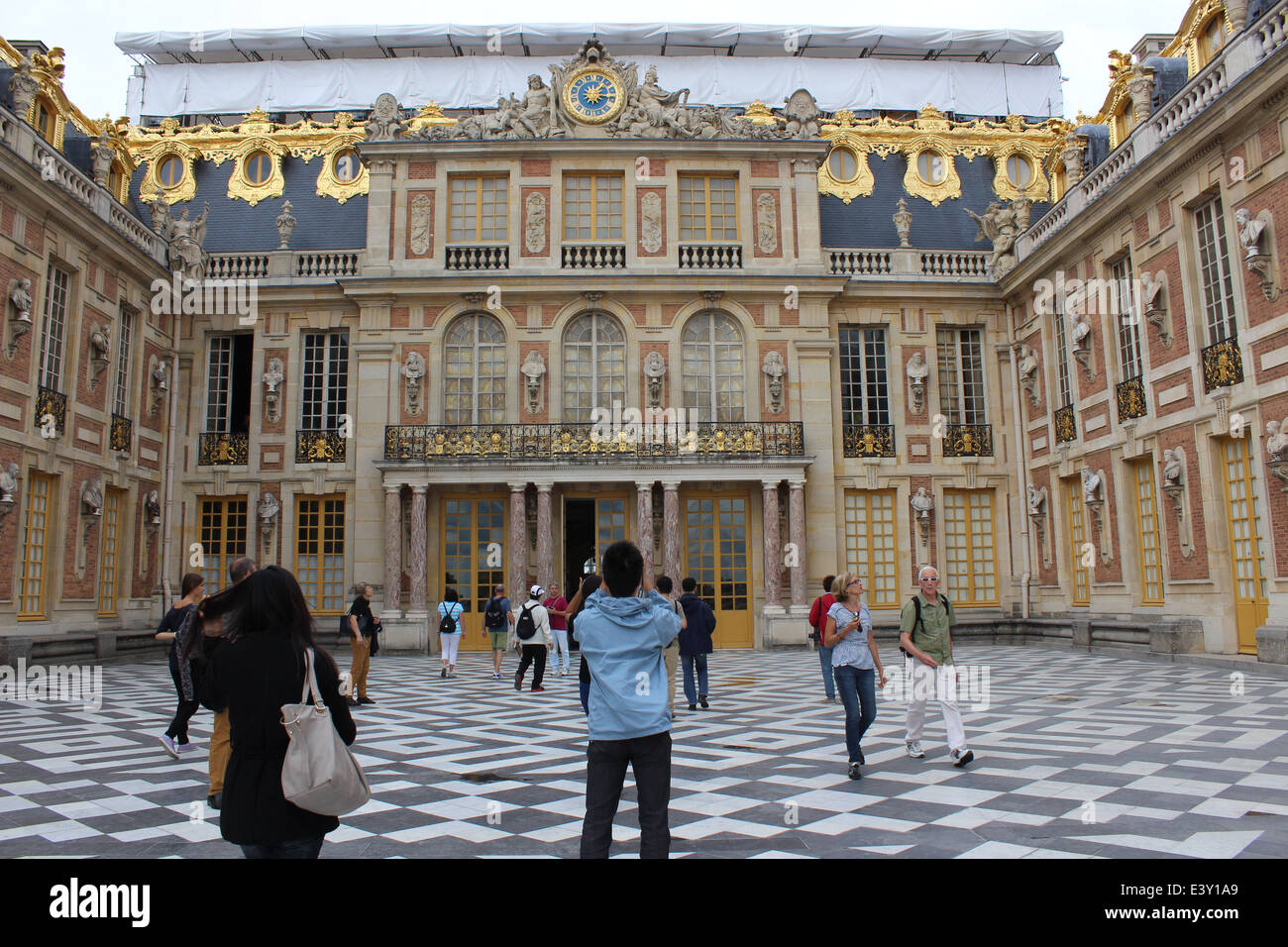 Gates of versailles hi-res stock photography and images - Alamy