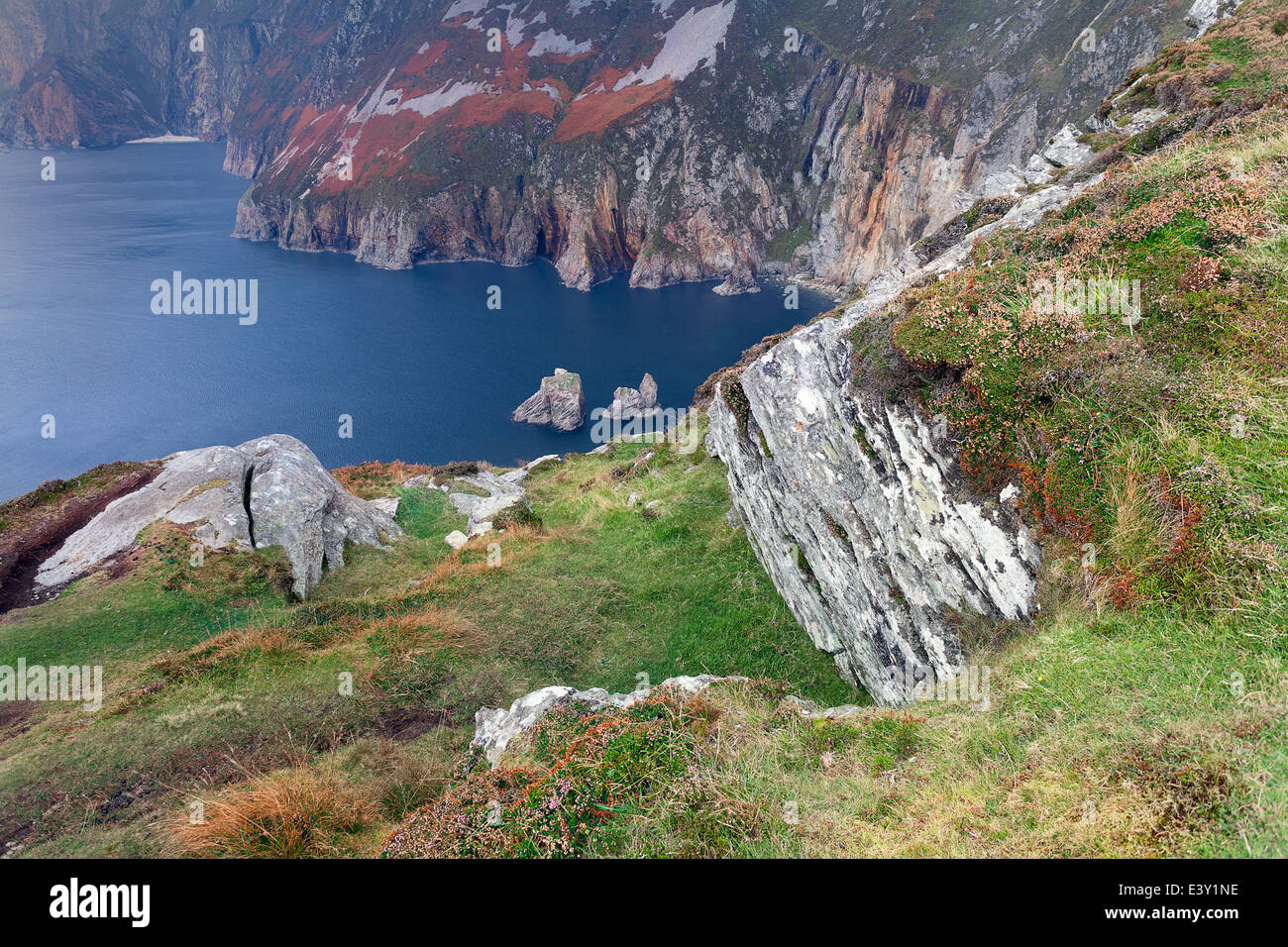 Cliffs irish coast ocean hi-res stock photography and images - Alamy