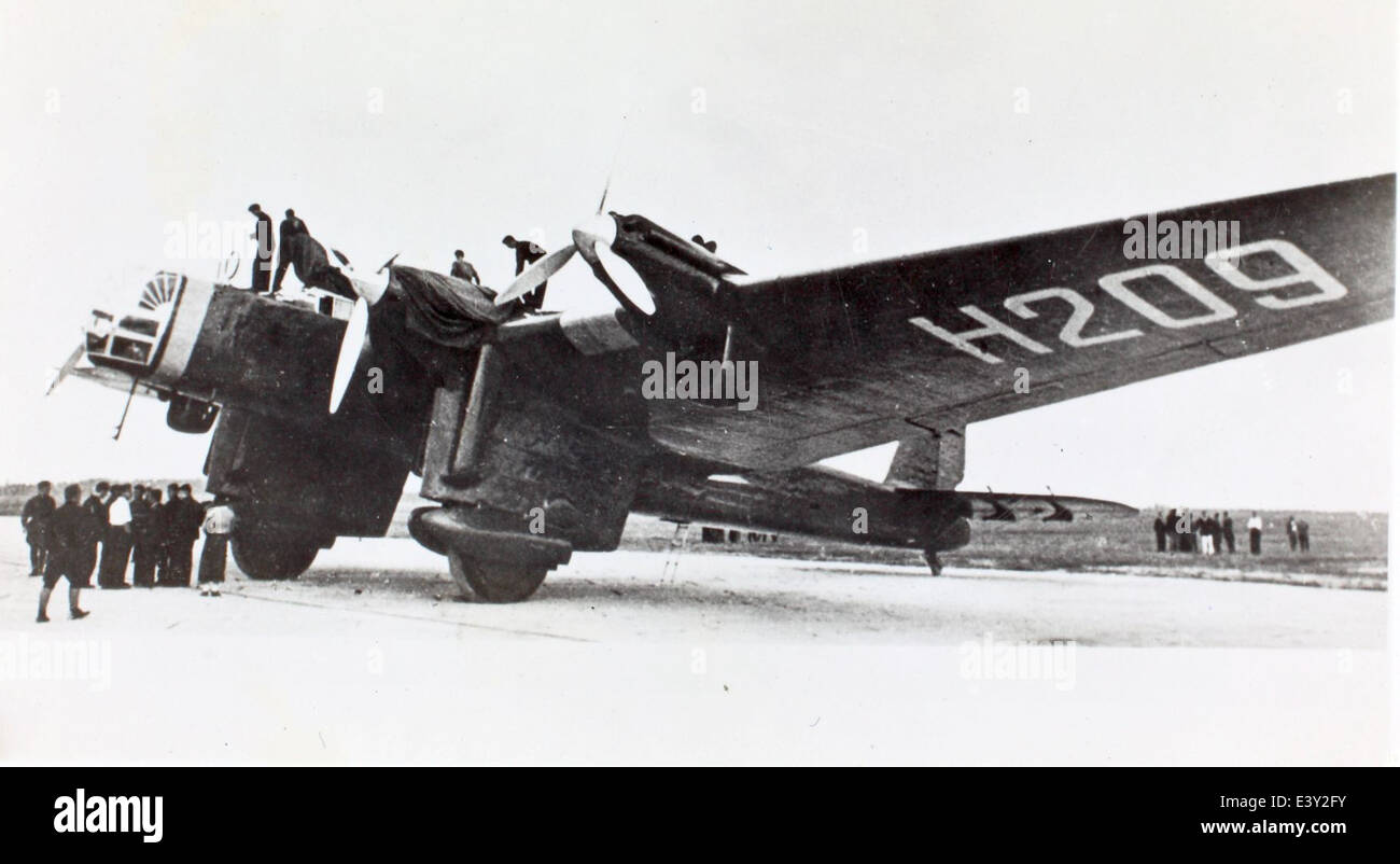 Sovietaircraft hi-res stock photography and images - Alamy