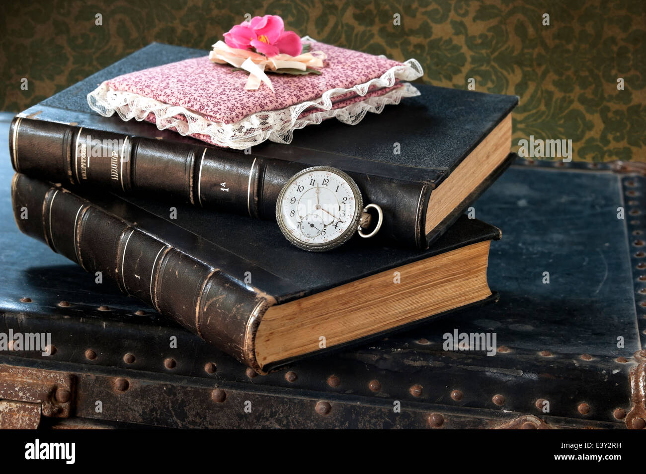 Old books on trunk hi-res stock photography and images - Alamy