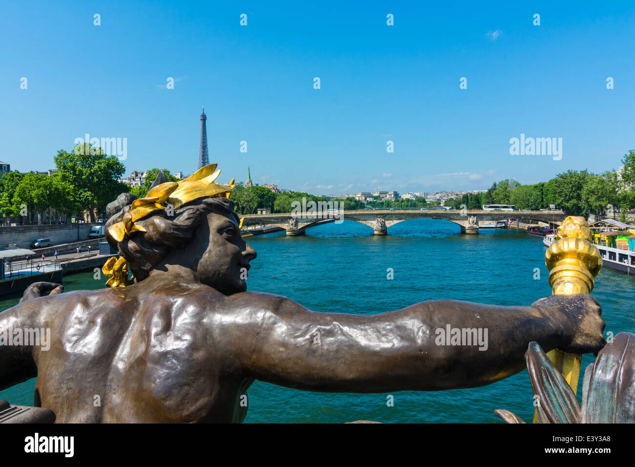 Sculpture in paris hi-res stock photography and images - Alamy