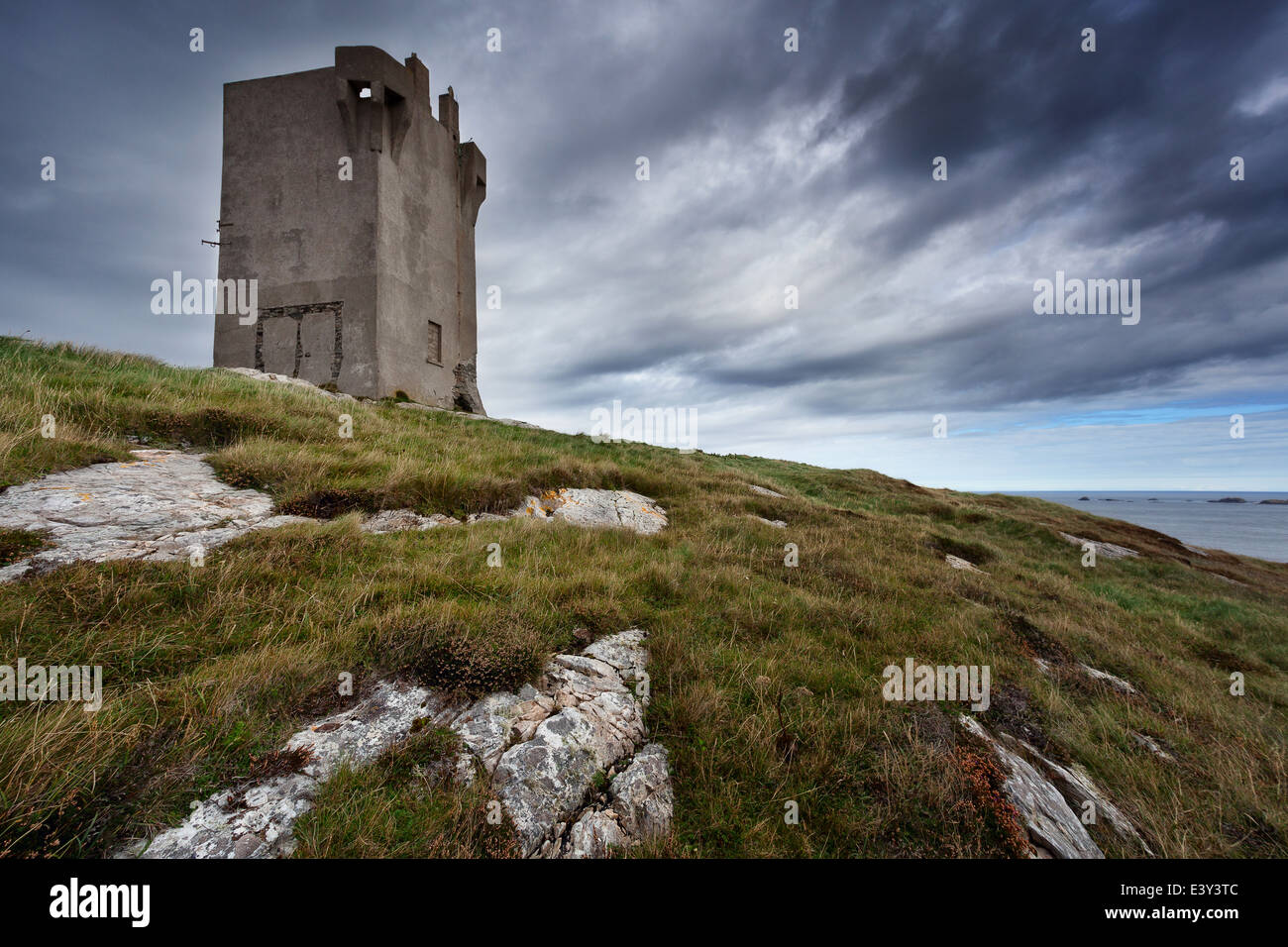 Banba's crown tower at Malin Head, Donegal Stock Photo - Alamy