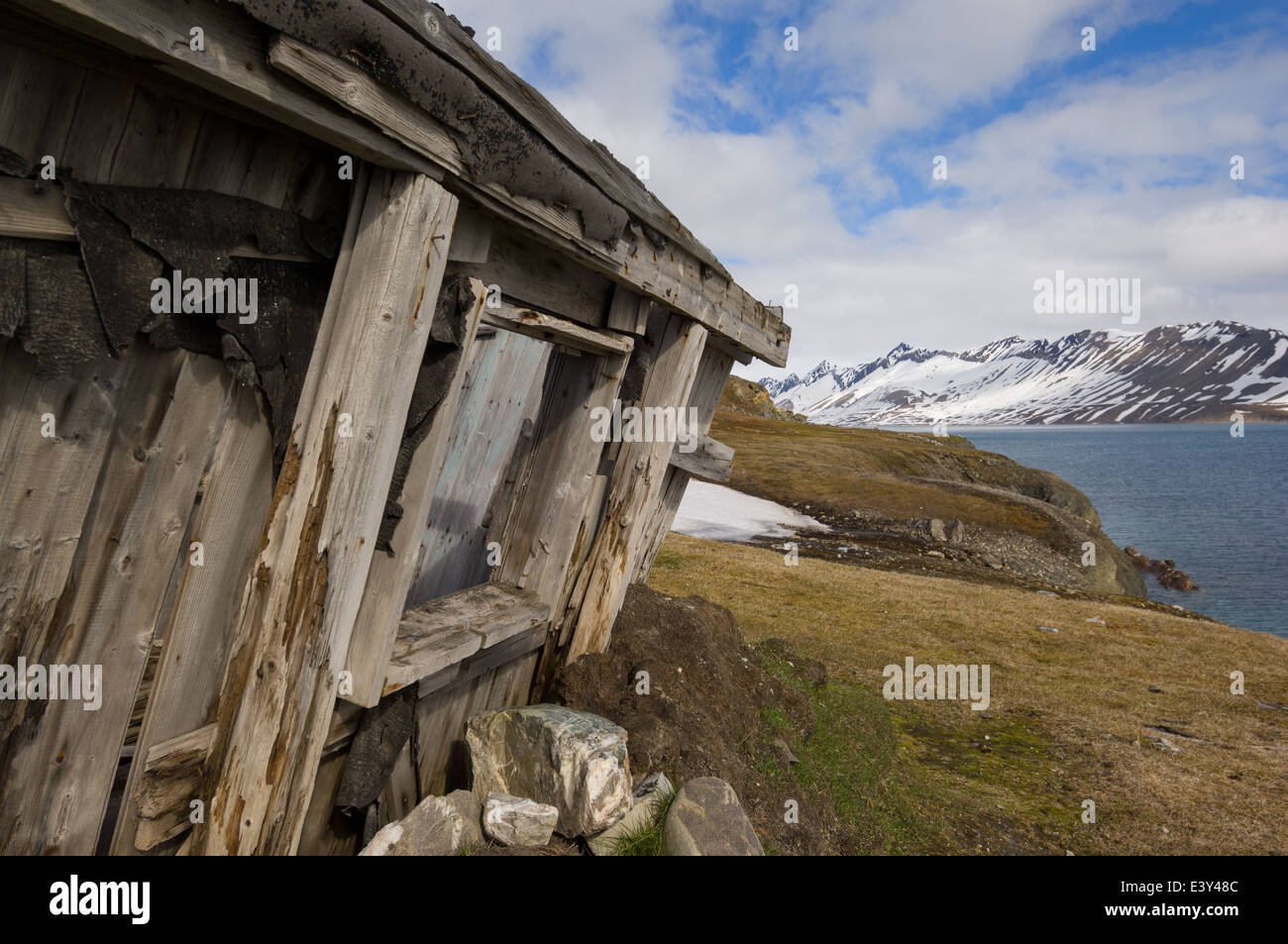 Trappers hut hi-res stock photography and images - Alamy