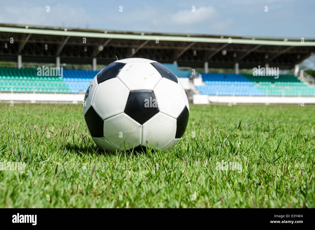 Soccer stadium field hi-res stock photography and images - Alamy